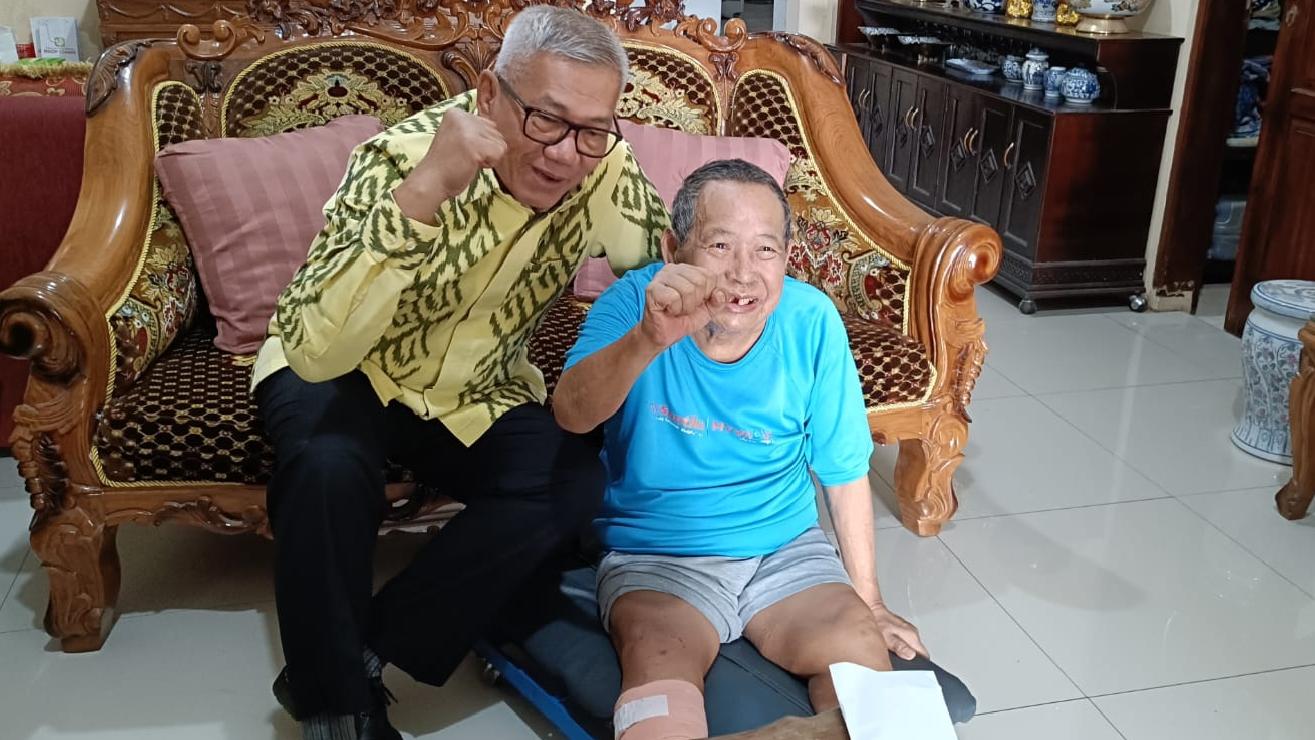 Momen Haru Anggota DPR RI Agun Gunandjar Jenguk Sahabat Seperjuangan ...