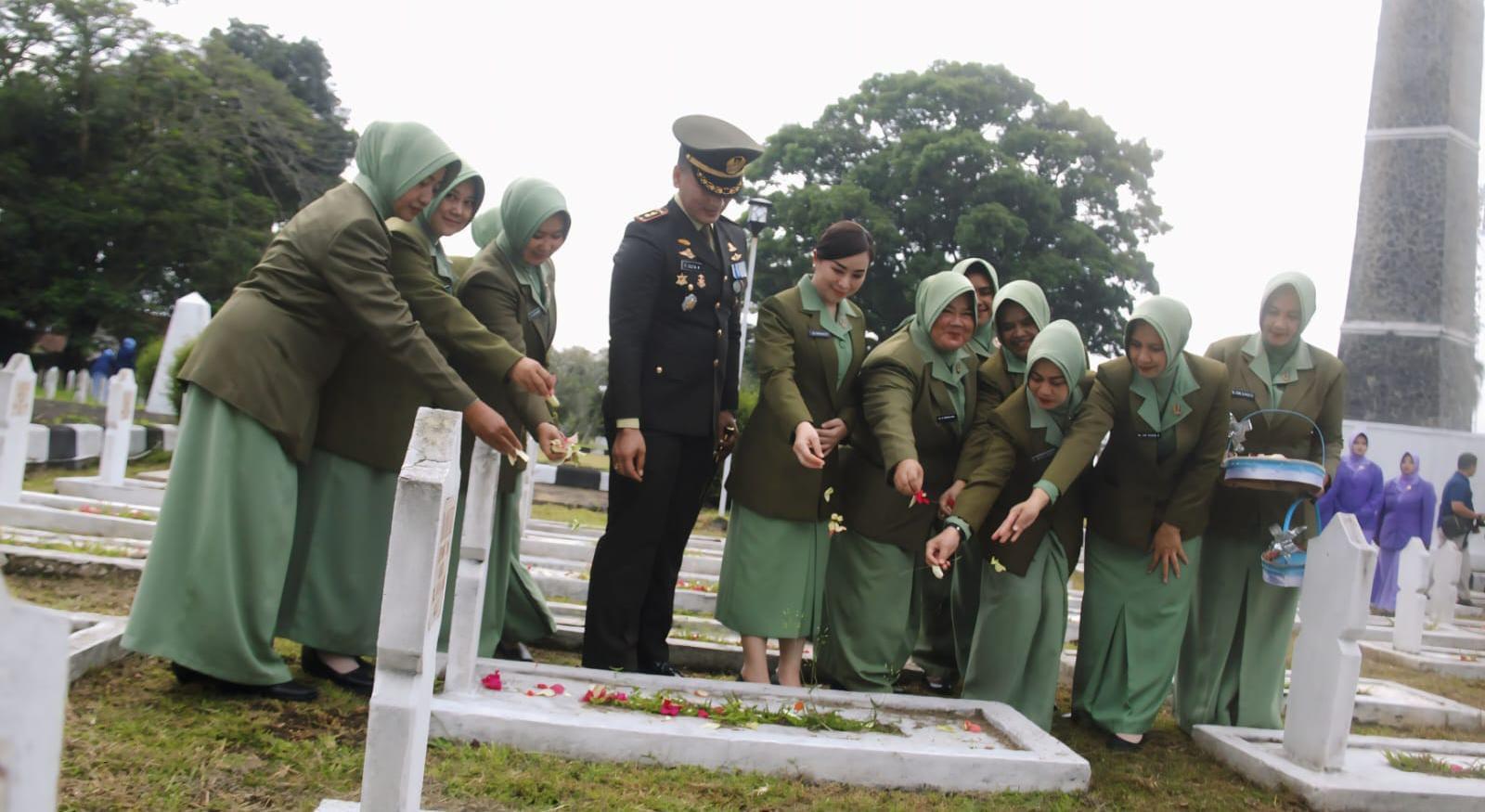 Berlangsung Khidmat, Upacara Ziarah Nasional HUT ke-80 TNI di TMP ...